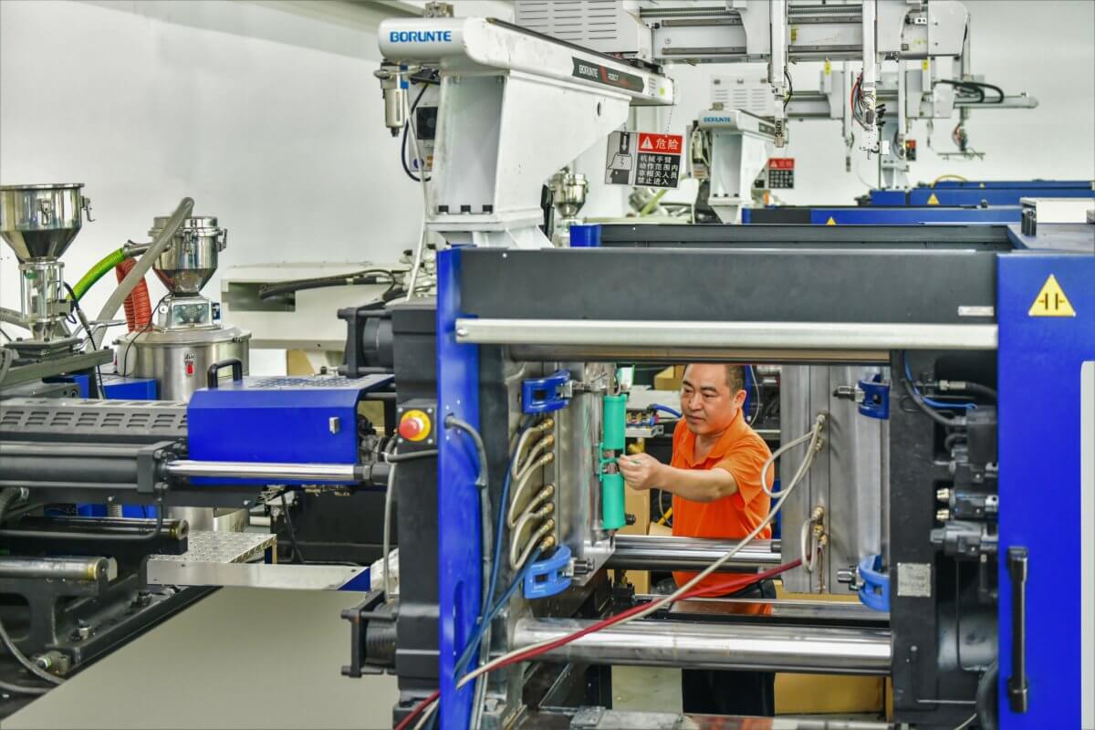 Top 9 Plastic Molding Manufacturers 2026